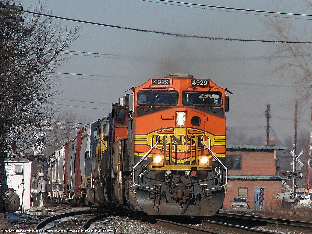 BNSF 4929 Q380